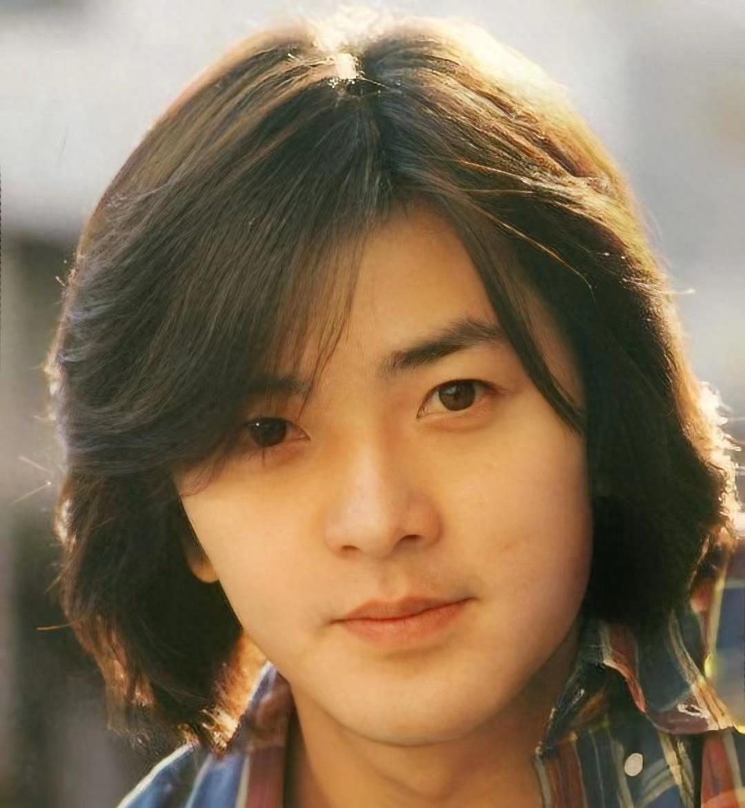 The handsomeness of the young "uncle" actor born in the 1960s is ...