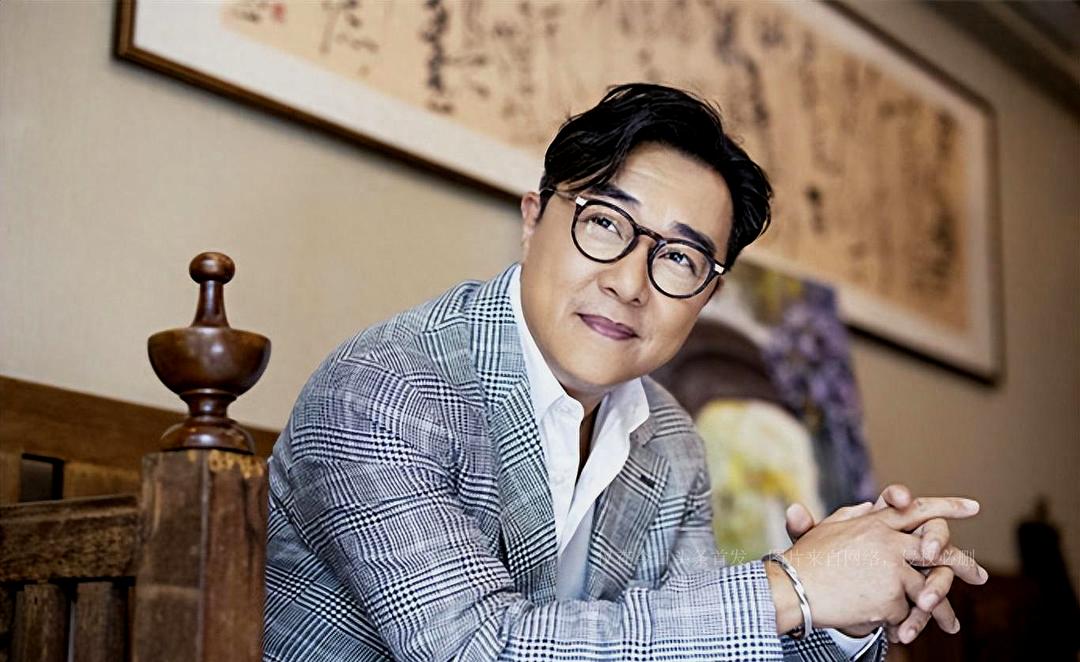 Living a comfortable life growing flowers and raising birds, 54-year ...