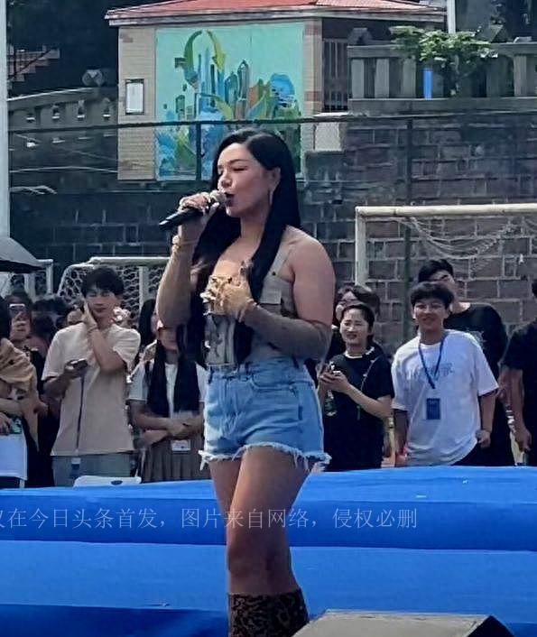 Jiang Yingrong appeared in a school performance, but it was ridiculous ...