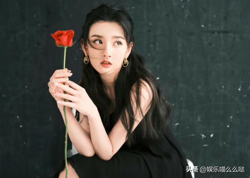 Song Zuer, Zhang Yixing, Yi Yang Qianxi Yu Shi, Tang Yan, Chen Yuqi, Xue Jianing - iMedia