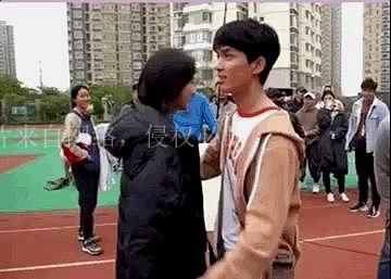 No wonder the TV series only filmed the upper body on stilts and ...