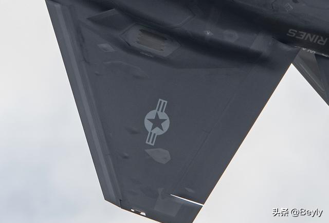 Stealth fighter, take a closer look at some of the surface ...
