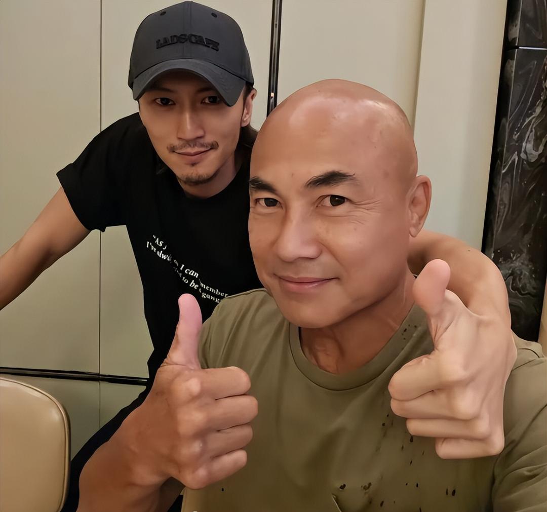 Nicholas Tse stayed in Hong Kong to drink tea with his father. 87-year ...