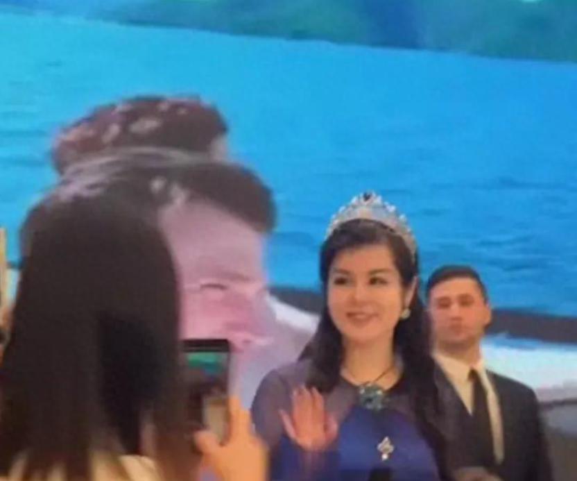 Yu Wenhong's fan meeting in Shaoxing reveals her true appearance, her ...