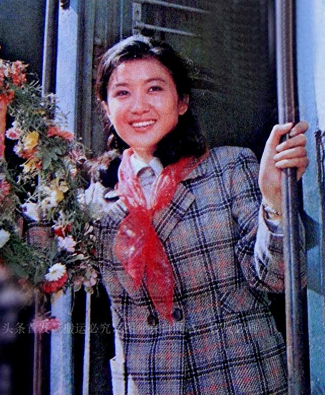 CCTV Spring Festival Gala host Li Xiaobin: She is a smash hit and has ...