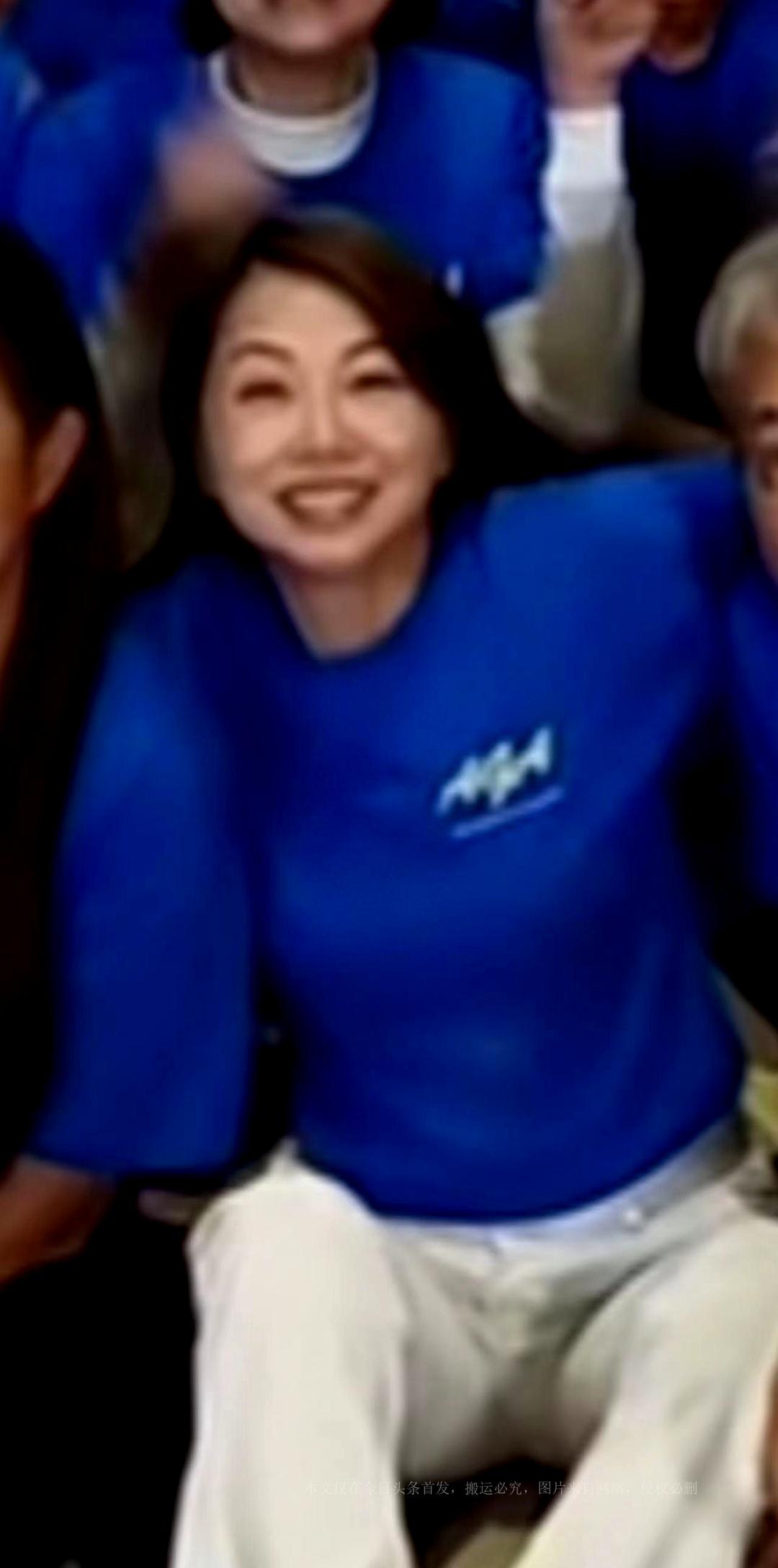 Dozens of Hong Kong stars settled in the Mainland and celebrated with familiar faces, which ...