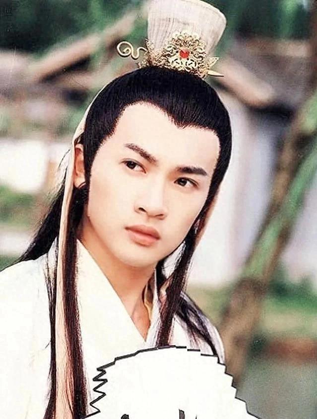 Jiao Enjun has no scenes to film and often takes on open-air commercial performances. His face ...