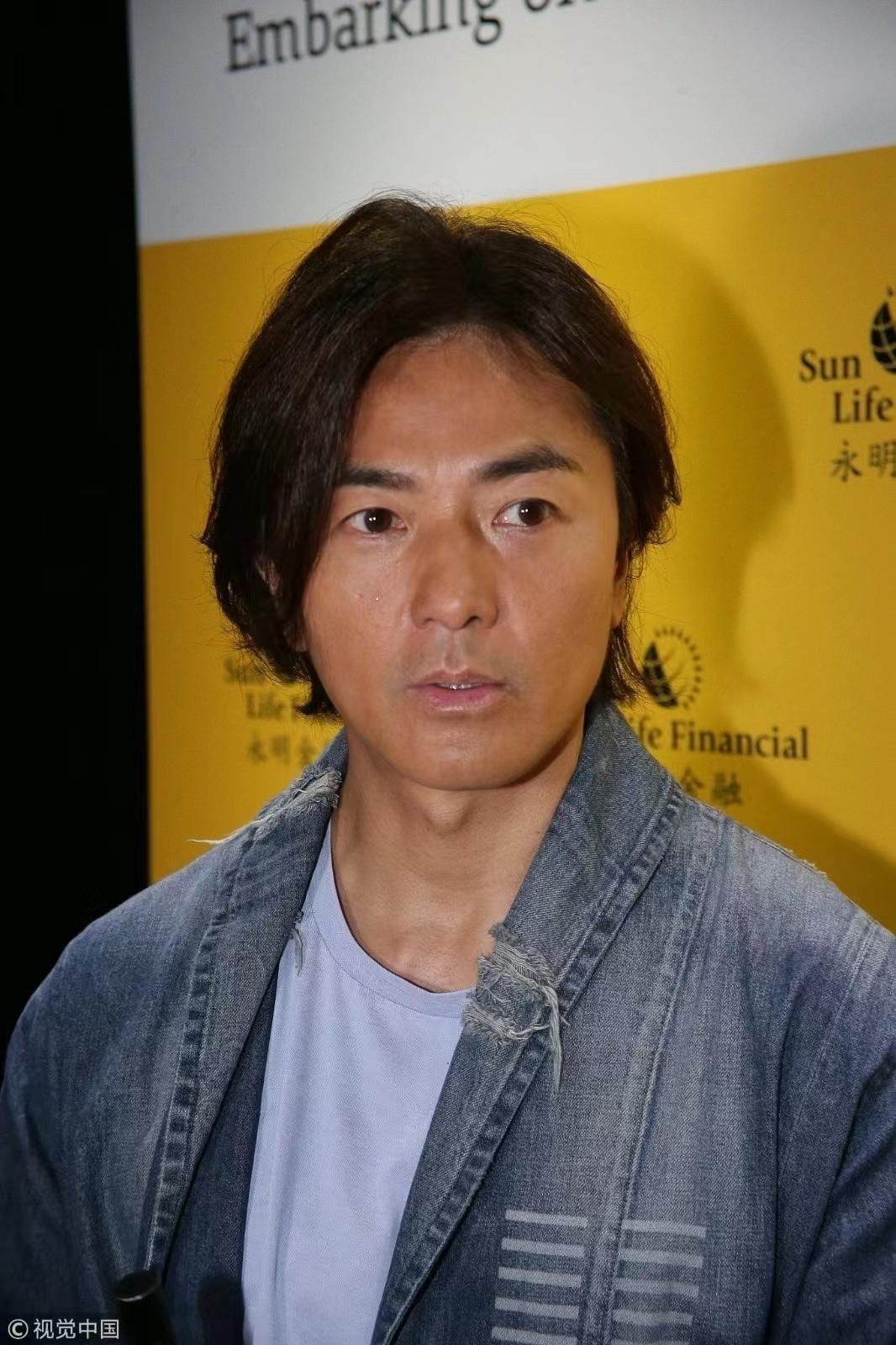Ekin Cheng and his wife settled in Japan and went to the supermarket ...