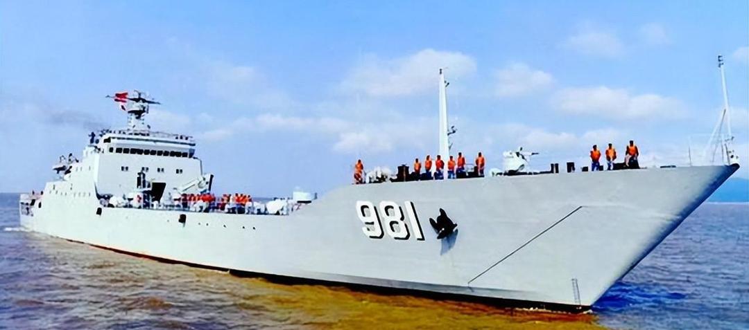 The PLA landing ship has arrived at Meiji Island - iMedia