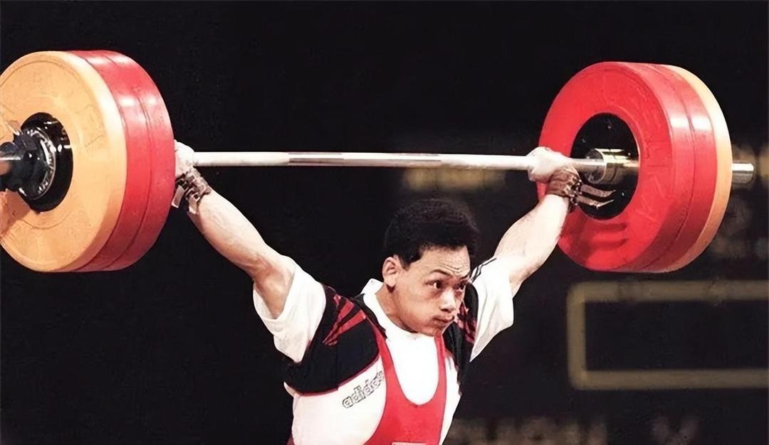 In 2004, former weightlifting champion Zhan Xugang chose to retire and ...