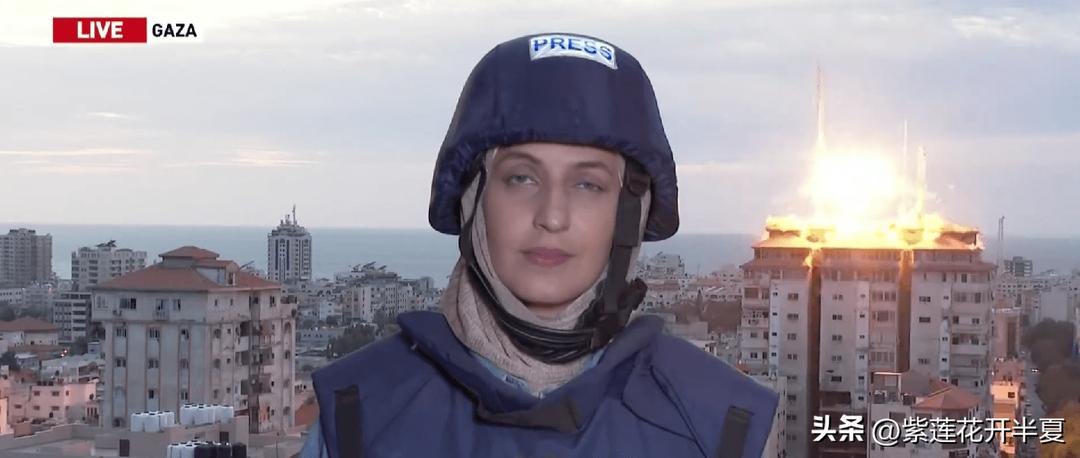 An exciting scene! While a foreign female reporter was broadcasting ...