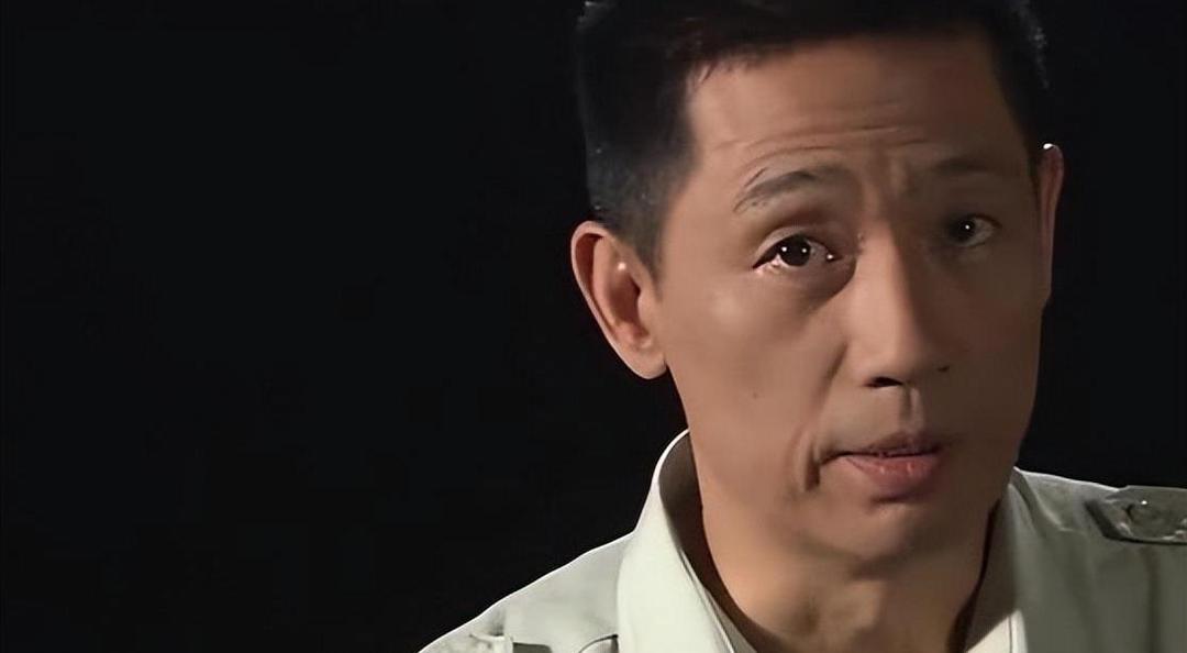 After being divorced for more than 20 years, his ex-wife remarried a ...