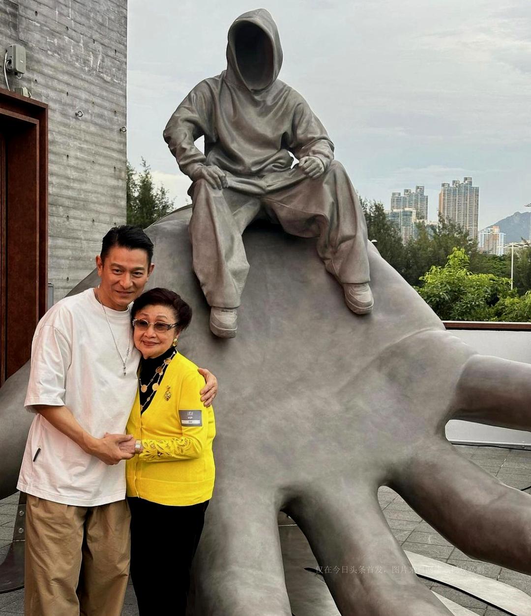 Andy Lau holds an exhibition and is attended by celebrities. 91-year ...