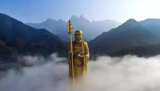 There are three "weird" giant Buddhas on earth, one is in Sendai, Japan ...