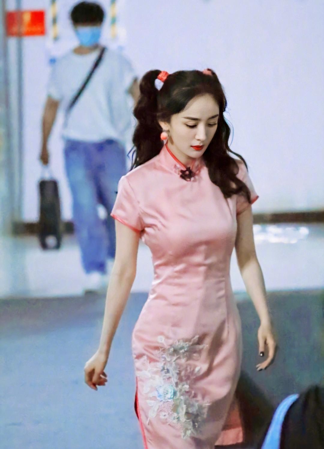 When Yang Zi, Yang Mi and Zhao Liying put on cheongsam suits, they ...