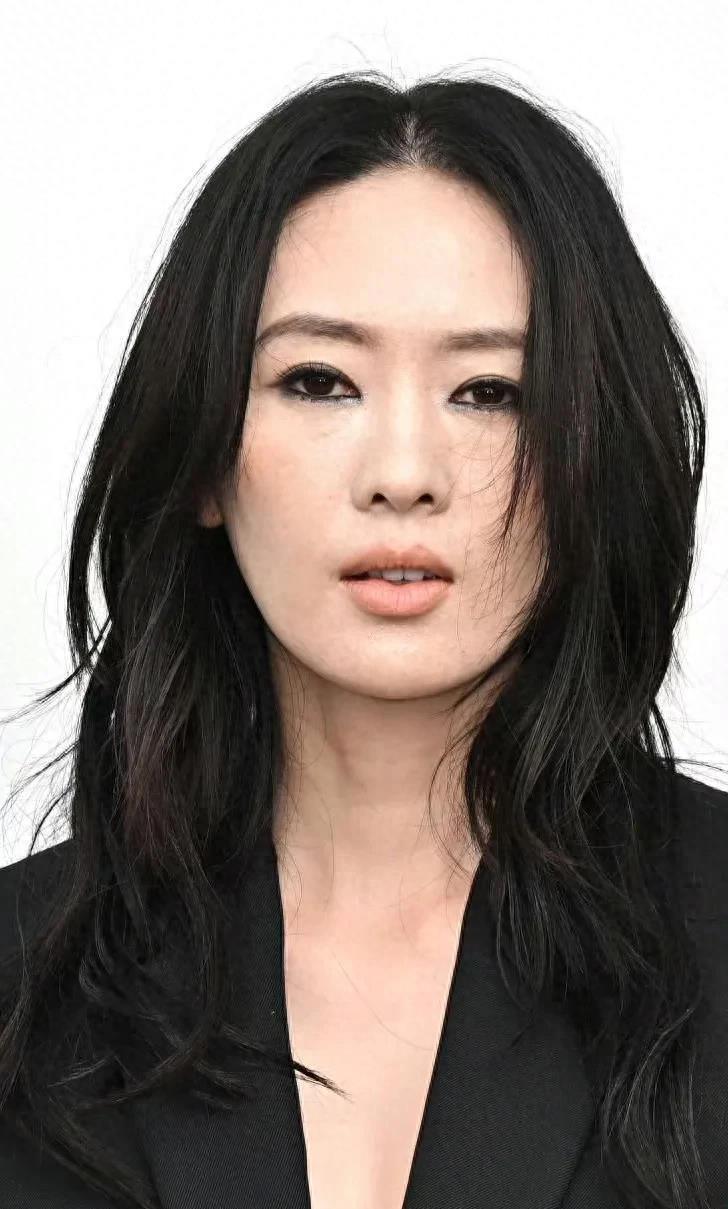 I was shocked by the picture of Tong Yaosheng. Her face is covered with ...