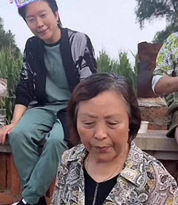 44-year-old Li Yugang, who is not in love or married, returns to the ...