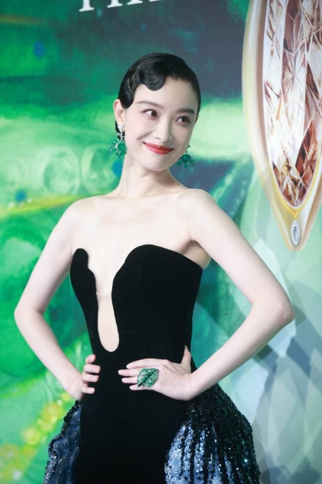 Ni Ni, Zeng Li and Michelle Yeoh are in the same frame, one is full of ...