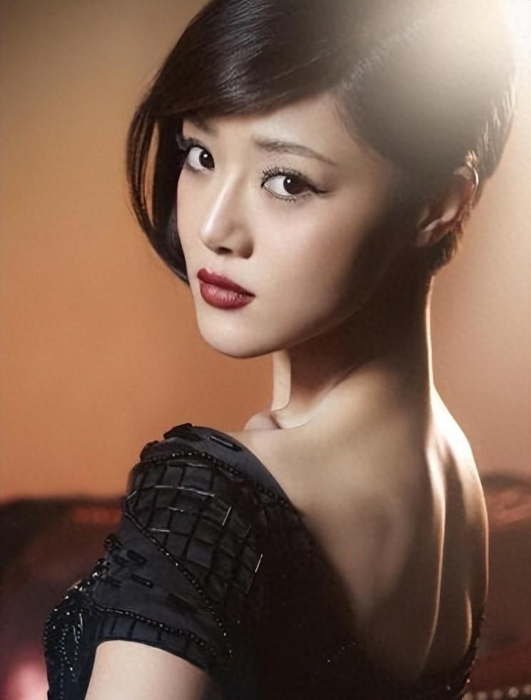 Deng Jiajia, the "drama addict", has worked as a young model and filmed ...