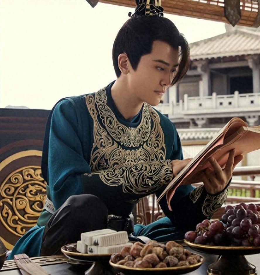 "Celebrating More Than Years 2" is finished filming! Li Qin's face ...