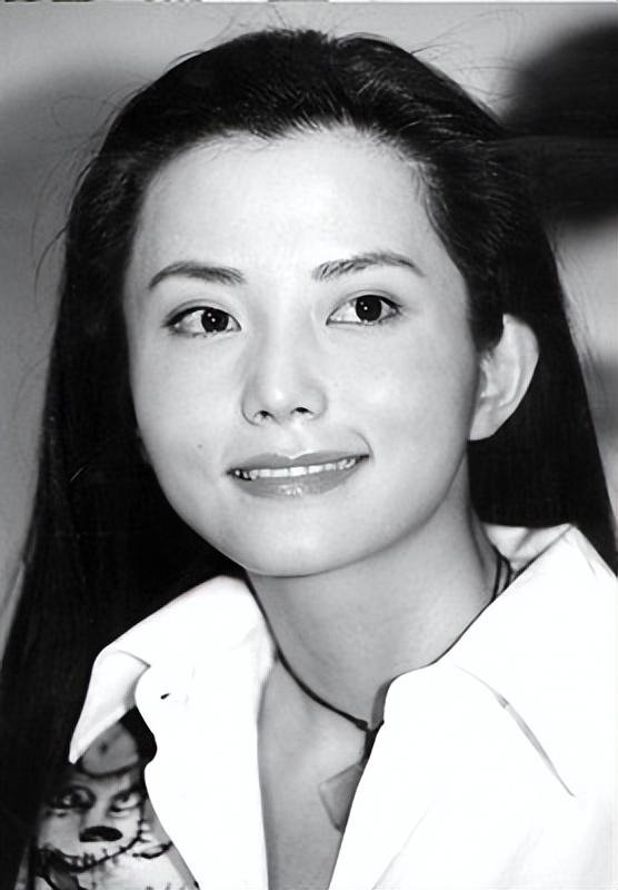 Looking at Li Yu 14 years later, he was buried in a wedding dress, her ...