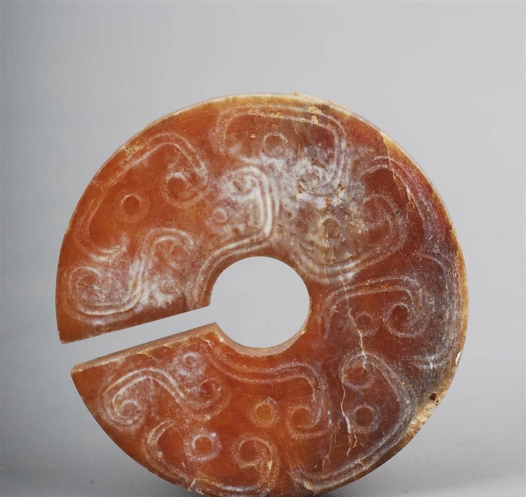 There are circles in circles in the museum, how are jade bi, jade ring ...