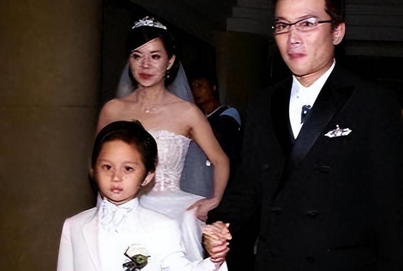 Breastfeeding for 12 years, the disabled actress Di Ying sent her son ...