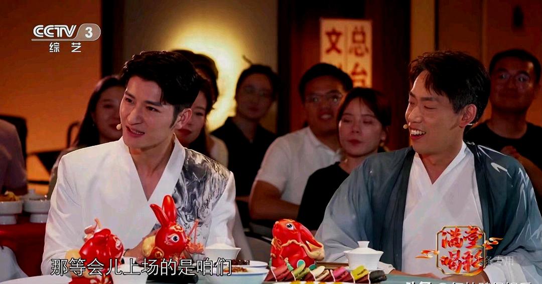 Yin Song hosted a folk art program on CCTV Variety Channel for the ...