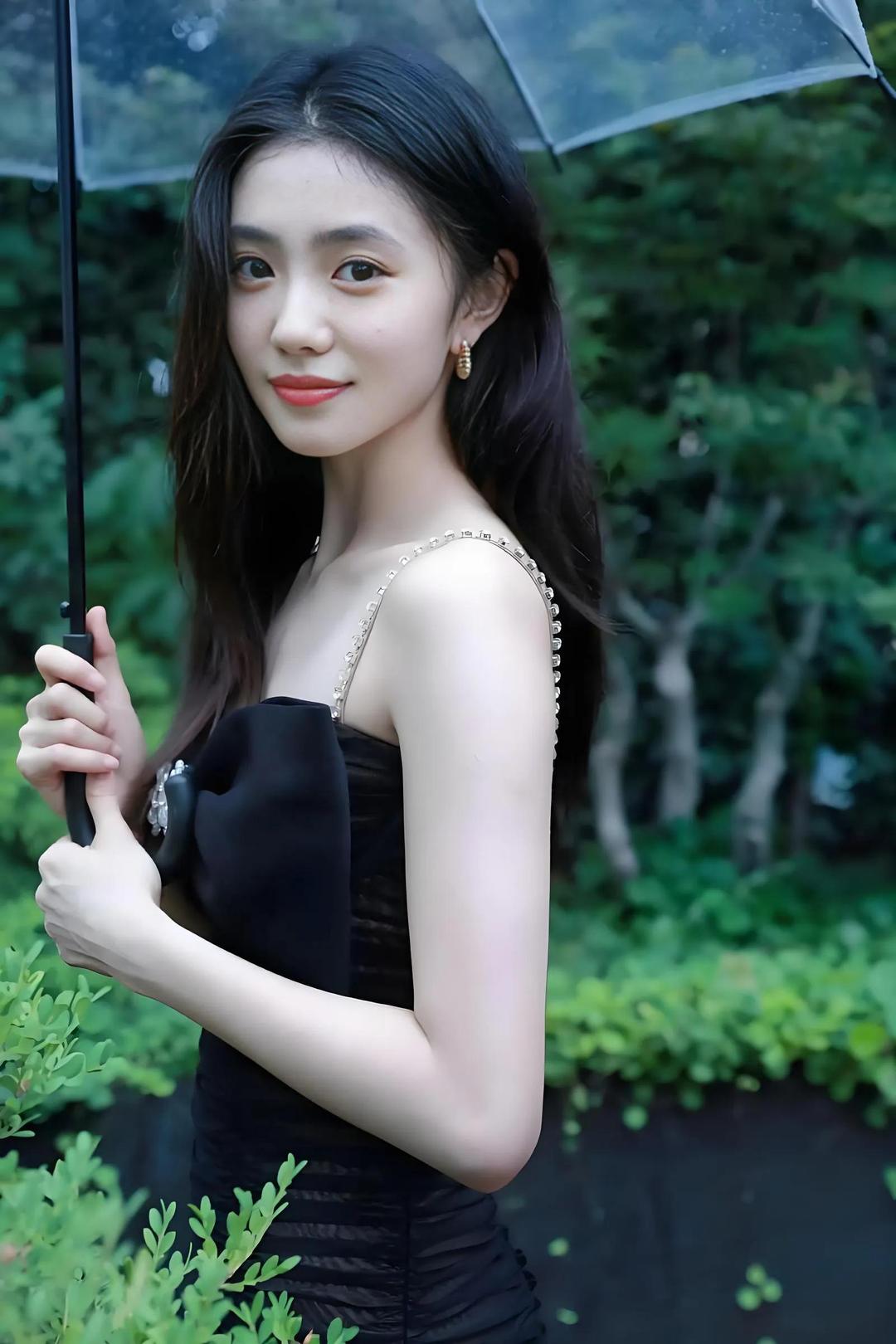 Liu Haocun: From "black and red top streamer" to "white moonlight ...