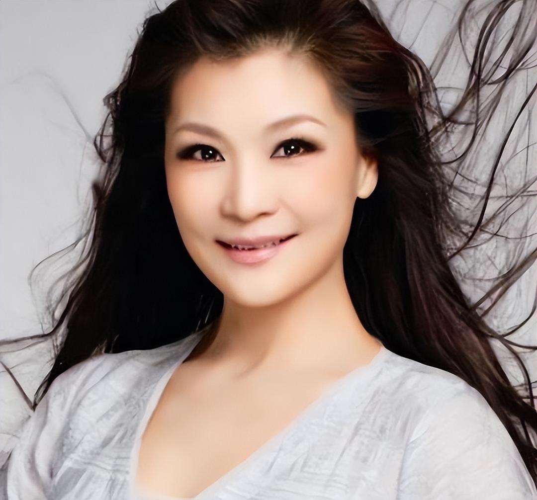 The smash hit Fan Linlin: She lost her parents one after another in two ...