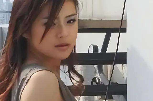 Beautiful host Chen Chenhan posted a family photo! Husband who is 3 years younger than her ...