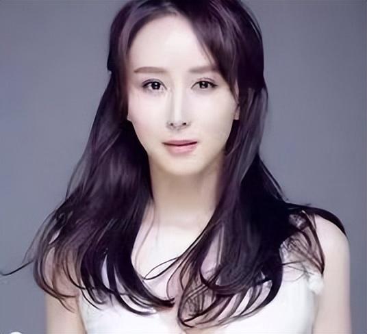 From an ordinary girl to a rich man, Hu Jing's love is only based on ...