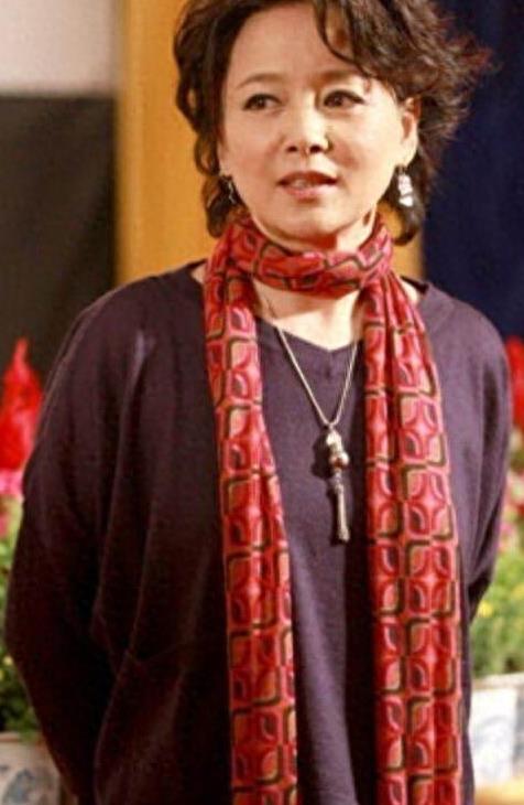 65-year-old Zhang Yu: stunning turn, simple and elegant! - iMedia