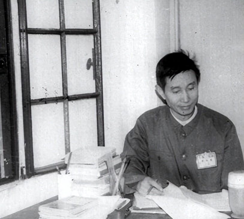 On the night of August 8, 1976, what topics did Ding Sheng "discuss ...