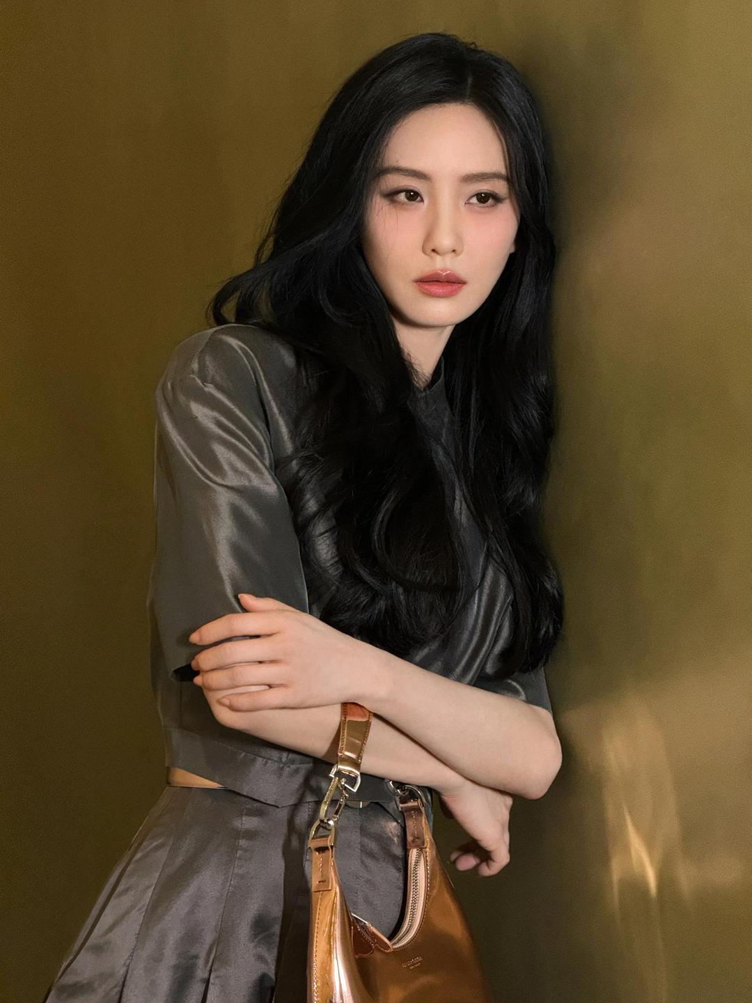 Liu Shishi is the spokesperson, with high heels and beautiful legs - iMedia