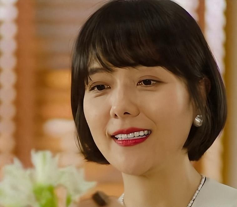 Is 45-year-old Yang Lele so old? Wang Han abandoned her for 140,000 ...