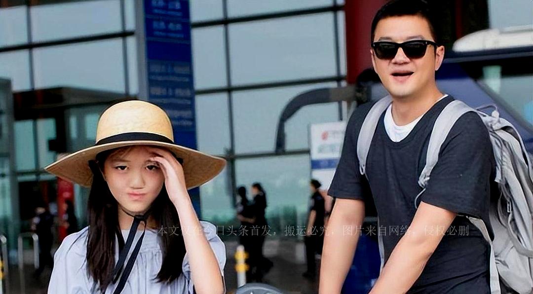Li Yapeng posted a family portrait for the first time to expose his youngest daughter, pouting ...