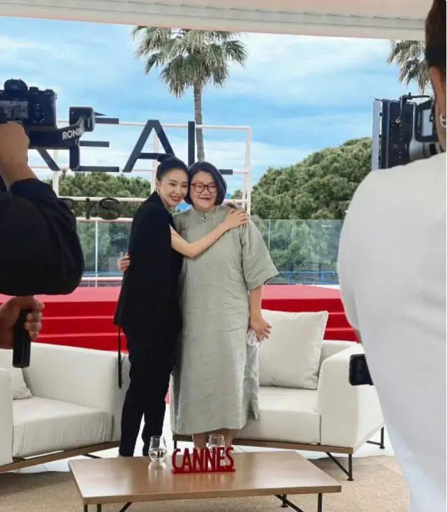 When 58-year-old Gong Li and 62-year-old Hong Huang stood together, I ...