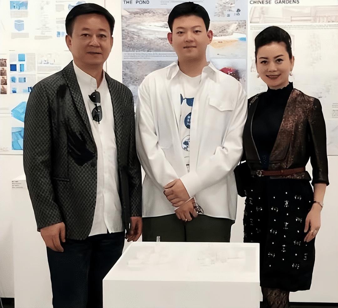 Zhu Jun's wife Tan Mei caused controversy. She attended the dinner with ...