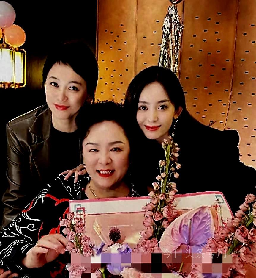 Nazha posted a family photo to celebrate her mother's birthday. Her ...