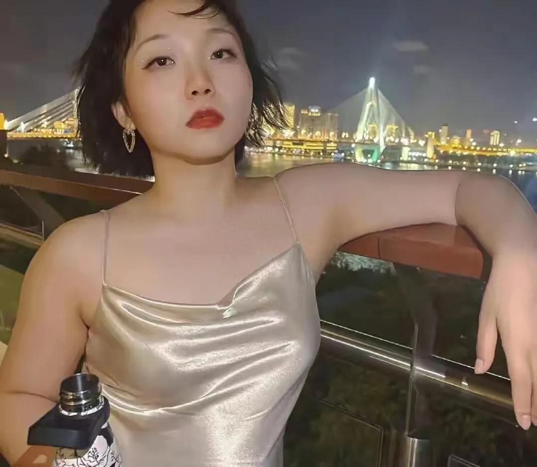 Not everyone can take the sexy route! Jin Jing and Lame Yoko act sexy, directly challenging ...