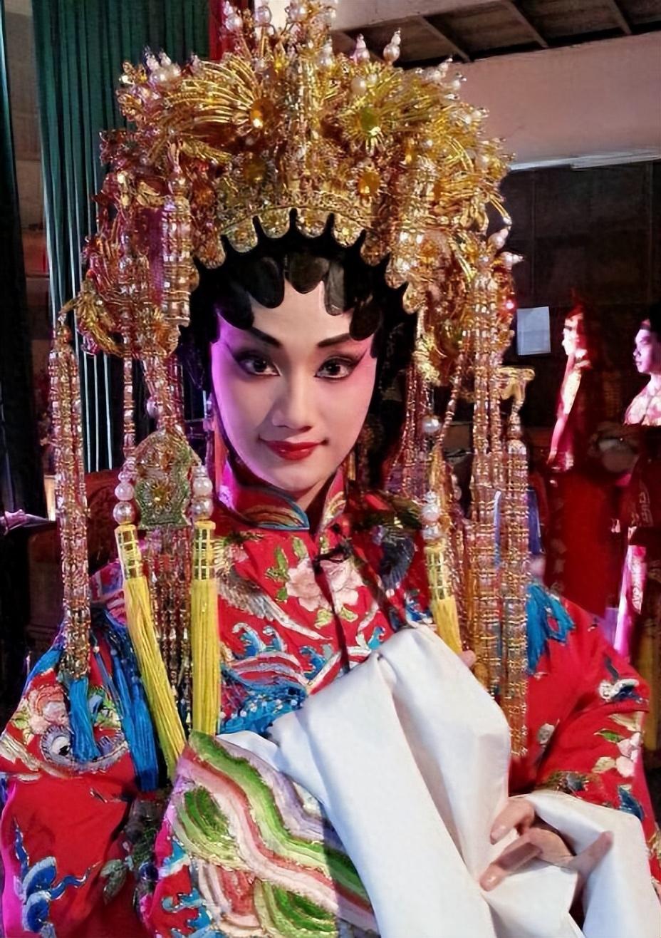 "Bing Bing" Gong Jieying, she is Cheng Tianle's girlfriend in the movie ...