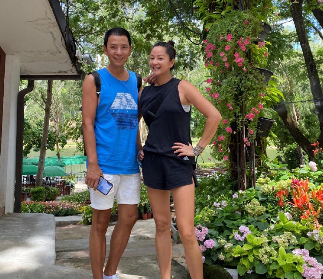 52-year-old Qu Ying returns to live in Thailand! I was in a good mood after partying with Dai ...