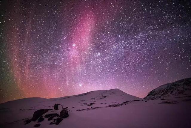 Rare pink glow in Antarctica - iMedia