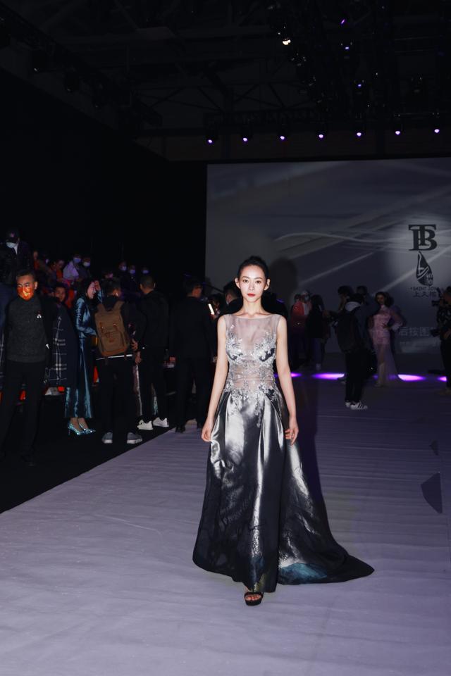 Xiao Wu Jinyan actor Yu Yan was invited to 2021S/S Bo Tao & Shang Jiu ...