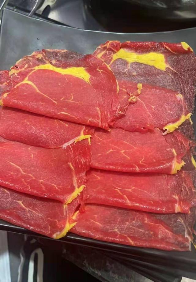 He was surprised to see "fresh yellow fat beef" after eating hot pot ...