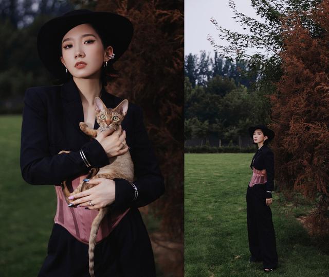 Meng Meiqi and Mao Mao take a close photo - iMedia