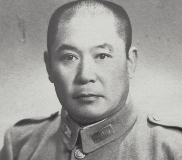 When Fu Zuoyi decided to revolt, what happened to the two commanders of ...