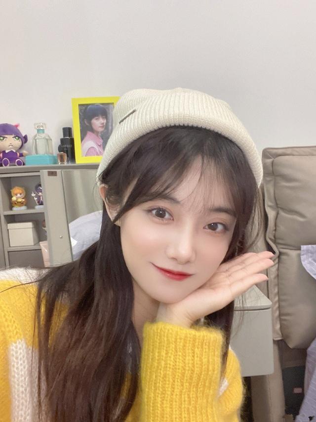 LPL female host's Internet stalks, Yu Shuang, Xiaoyu and Luo Xin are ...