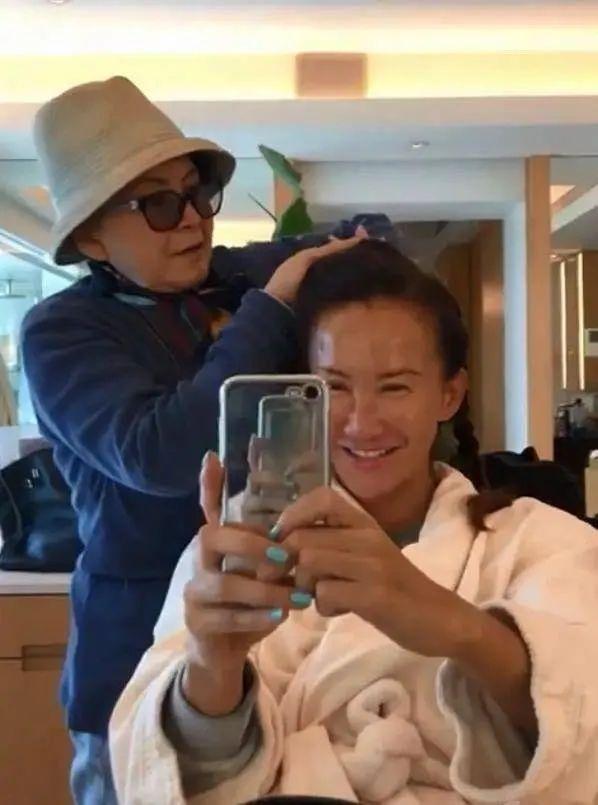 Coco Lee is probably the first person to take photos like this!Without ...